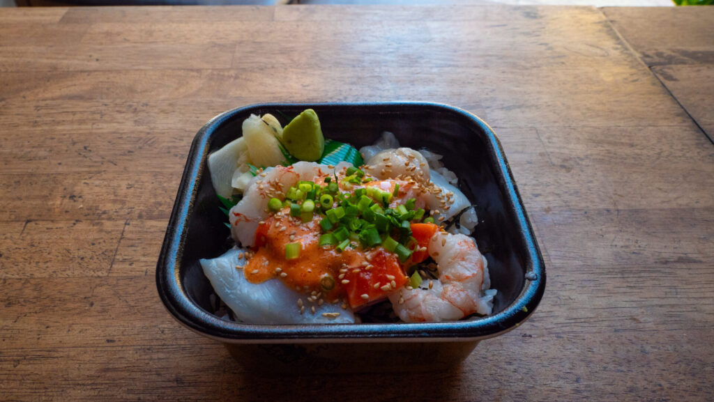 汐留店 今週の一押し 『ピリ辛明太マヨの特製海鮮丼』 | MAC DONMARU